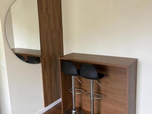Apartamento totalmente reformado | 46m² | 2 dormitórios | Sacada | Vista livre |