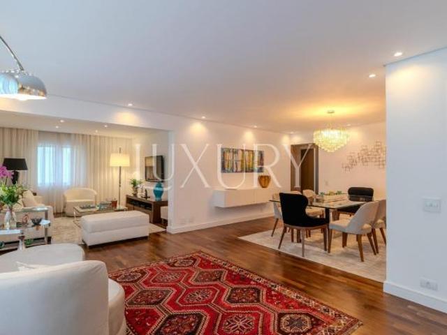 Apartamento Totalmente Reformado à Venda no Jardim América, 130,92 m², 2 suítes, 1 vaga