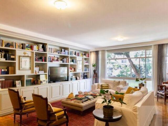 Apartamento totalmente reformado à 50 metros Shopping Higienópolis, vista para o Jardim