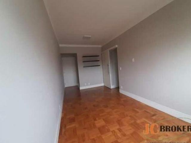 Apartamento totalmente reformado com 49m², 1 dormitório, 1 vaga