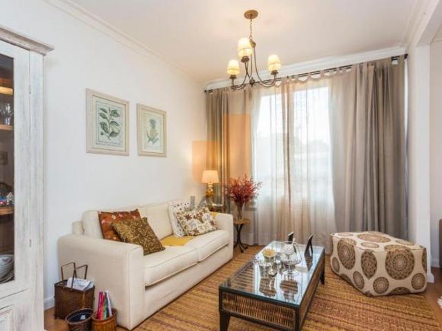 Apartamento totalmente reformado, com fácil acesso a tudo em Higienópolis