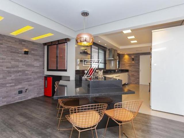 Apartamento totalmente reformado e mobiliado no Ág