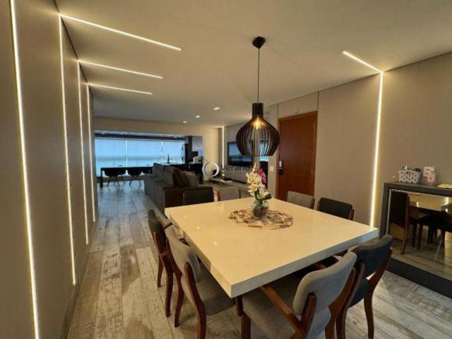 Apartamento totalmente reformado e decorado, com lazer estilo clube
