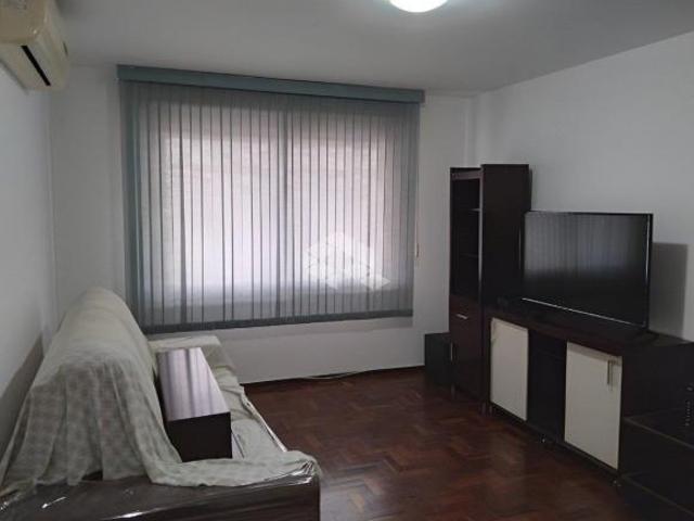 Apartamento totalmente reformado em Porto Alegre no bairro Vila Ipiranga, 3 dormitórios, com uma vag