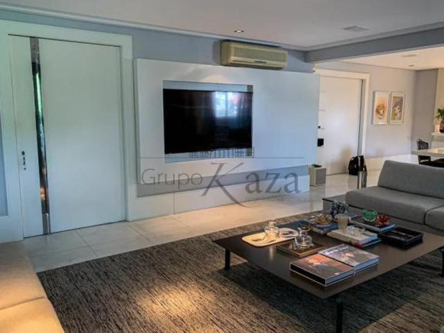 Apartamento totalmente reformado na melhor rua do bairro de Higienópolis
