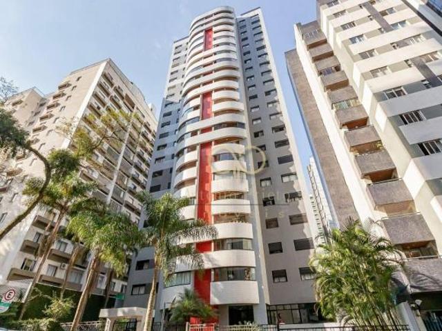 Apartamento totalmente reformado no coração do Batel | 151 m² | 4 quartos | 2 vagas