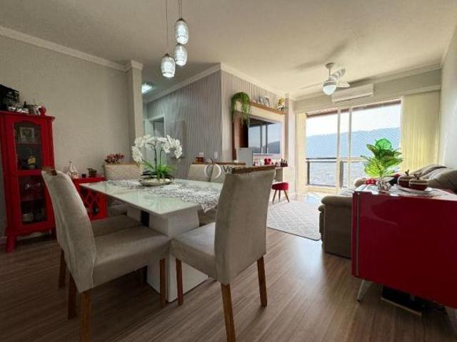 Apartamento totalmente reformado, prédio com lazer e portaria 24hrs
