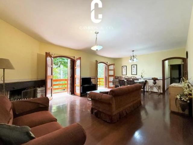 Apartamento Tradicional à Venda na Vila Capivari 135 m² a 700 m do Centrinho