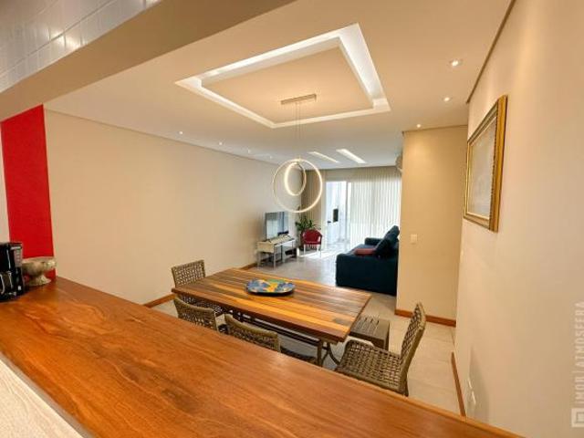 APARTAMENTO TRÊS DORMITÓRIOS MOBILIADO NA PRAIA