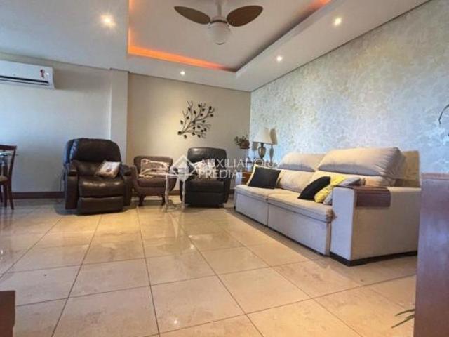 Apartamento três dormitórios no miolo do bairro