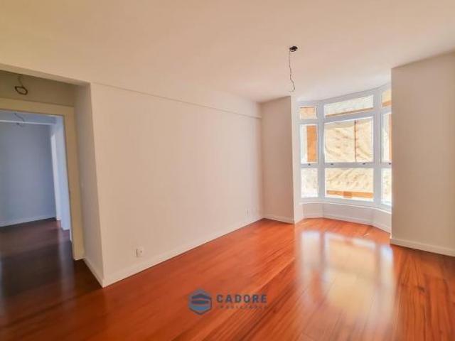 Apartamento três Dormitórios no Rio Branco 380m²
