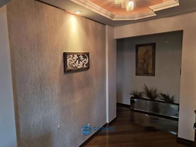 APARTAMENTO TRÊS DORMITÓRIOS NO SAGRADA FAMÍLIA