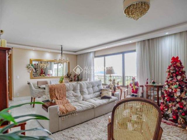 Apartamento três dormitórios com três suítes em Porto Alegre