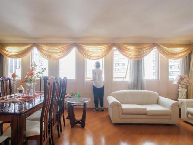 Apartamento três quartos 1 suíte Centro