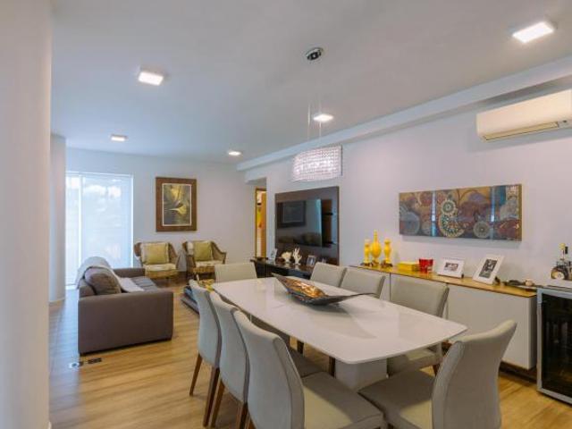 Apartamento três suítes mobiliado