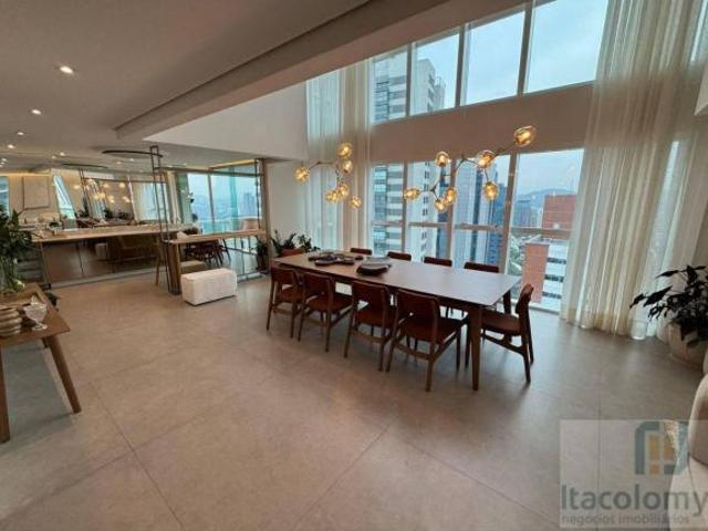 Apartamento Triplex Mobiliado para venda no Vogue, Alphaville