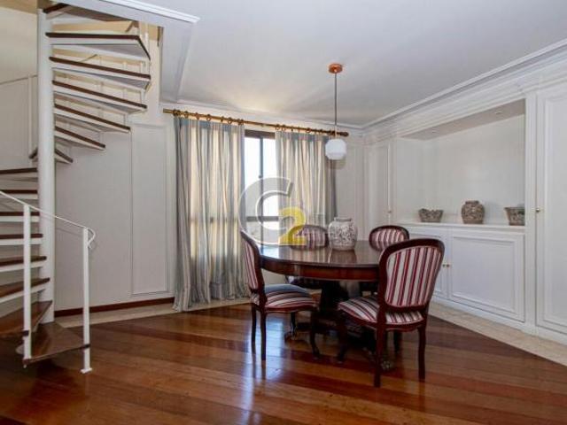 Apartamento Triplex à venda no Jardim Paulista com 2 suítes e 2 vagas