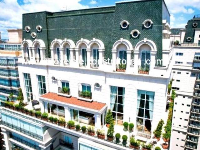 Apartamento Triplex 1.600 m² 7 suítes 12 vagas 72.000,00 m² de terreno com muita área verde