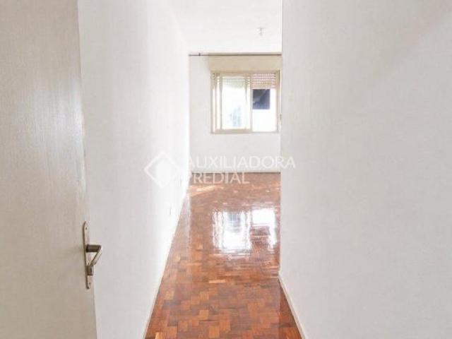 Apartamento um dormitório reformado
