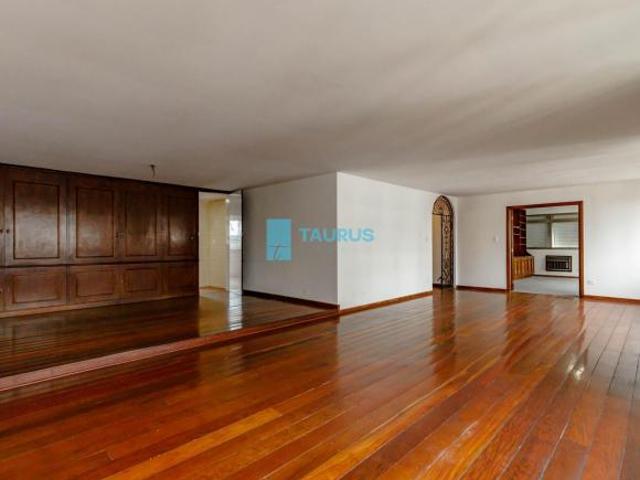 Apartamento um por andar á venda, 3 dormitórios, 1 suíte, 2 vagas, 220 m², itaim Bibi