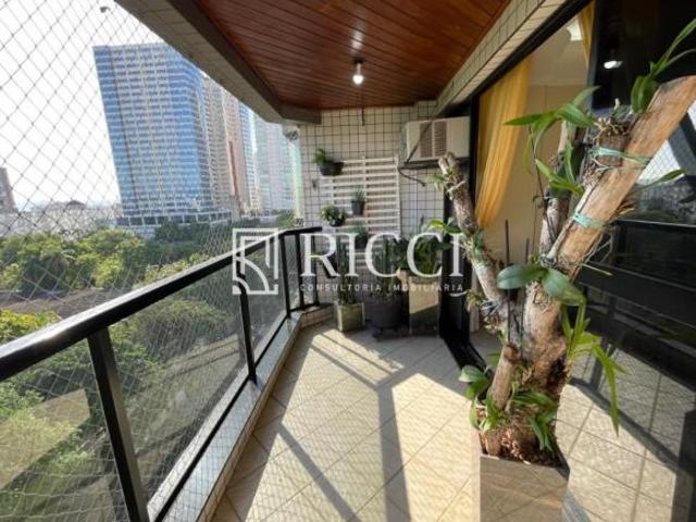 Apartamento uma quadra da praia com lazer em Santos