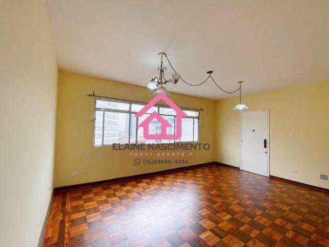 Apartamento uma quadra da praia do Embaré
