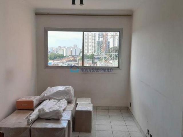 Apartamento vago, vaga livre, sacada, junto metrô Saúde, escolas, bancos, supermercados, drogarias