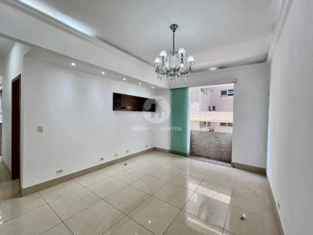 Apartamento varanda de frente reformado 2 quartos, na quadra da praia no Boqueirão Santos