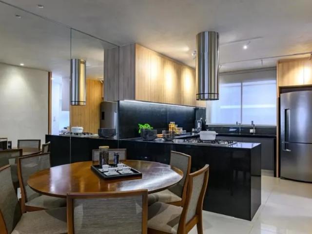 Apartamento vazado elevador privativo decorado e mobilidado 4 quartos sendo 4 suites com 204,92m² a