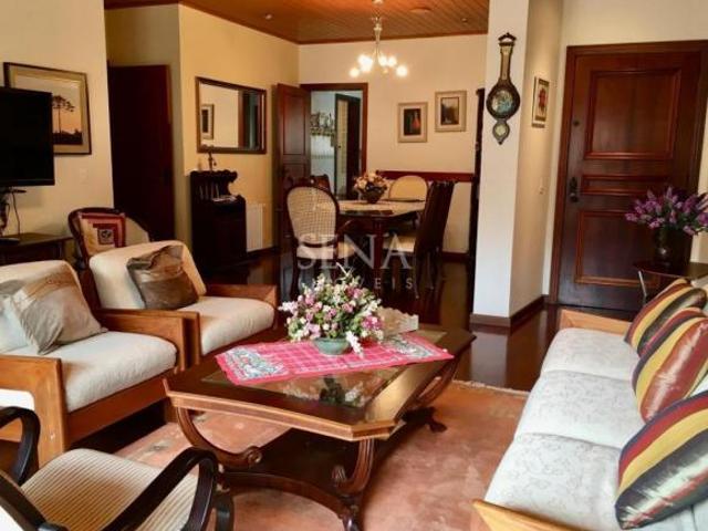 Apartamento / Venda