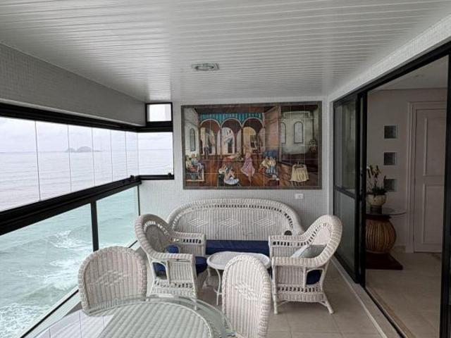 Apartamento venda 3 dormitorios 3 suites 2 vagas 180 m2 frente mar pitangueiras guaruja