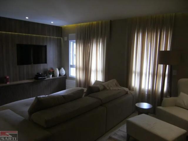 Apartamento à venda com 03 suítes sendo 01 master com sacada, hidro e closet 05 vagas