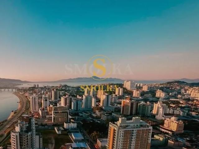 Apartamento à venda com 2 dormitórios, sendo 01 uma suíte, uma vaga de garagem, no bairro Estreito