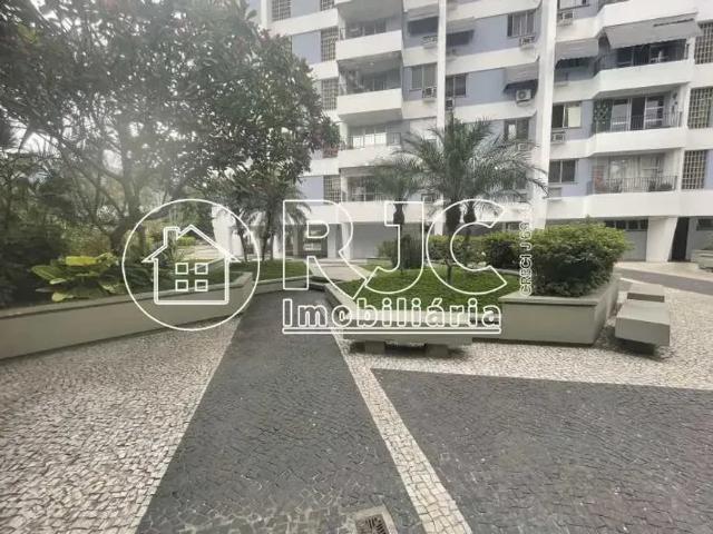 Apartamento à venda com 2 quartos e varanda ensolarada em prédio com infraestrutura completa