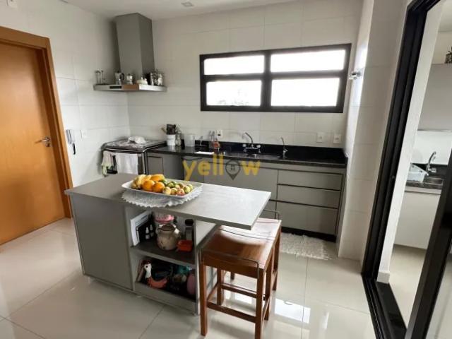 Apartamento à Venda em Jardim Limoeiro, Arujá: 3 Suítes, 197m²
