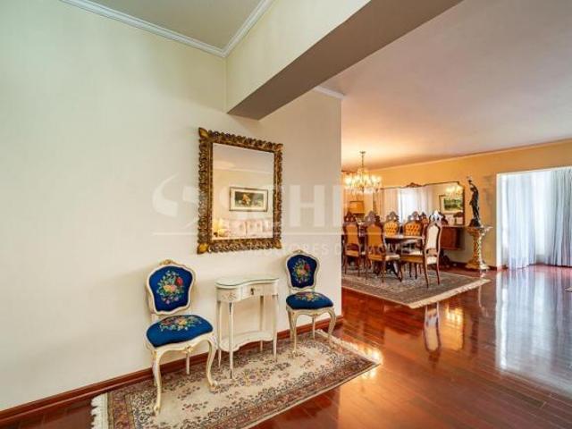 Apartamento venda em Jardim Paulista com 4 quartos, sendo 1 suíte, 2 vagas 215m²