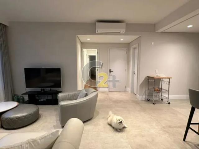 Apartamento à venda em Moema 3 quartos, sendo 1 suíte e 2 vagas de garagem