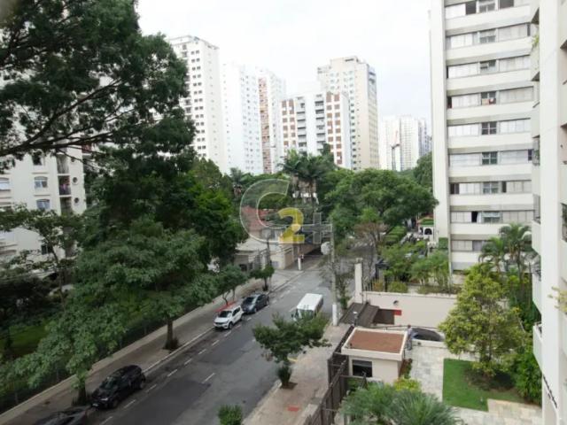 Apartamento à venda em Moema com 60m², 2 quartos, 1 suíte, 1 vaga de garagem