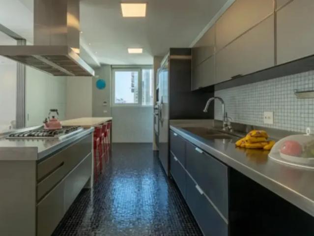 Apartamento à venda em São Paulo SP: 3 quartos, 3 suítes, 5 banheiros, 1 vaga de garagem, 240 m² no