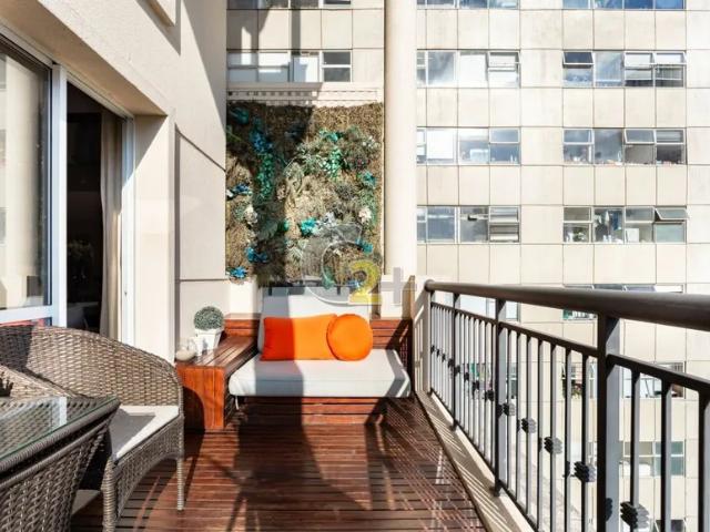 Apartamento á venda em Moema com 3 quartos, 2 suítes e 2 vagas