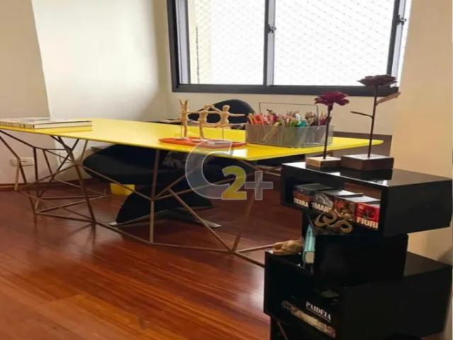 Apartamento à venda na Vila Mariana com 4 quartos, sendo 3 suítes e 4 vagas