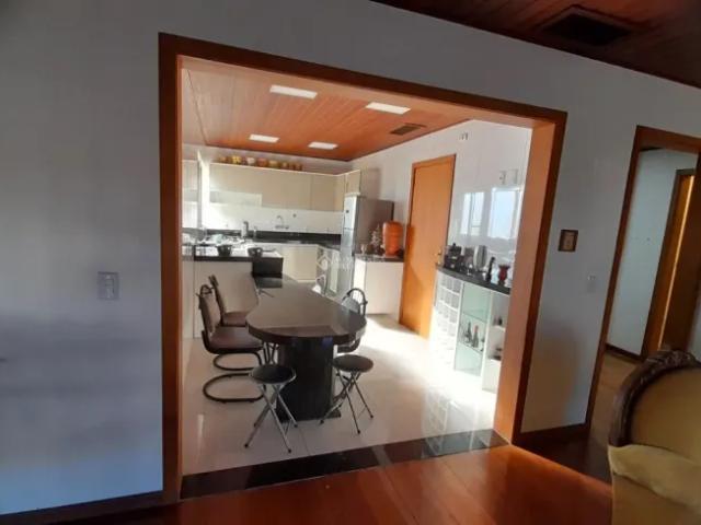 Apartamento à venda no bairro Vila Ipiranga com 4 dormitórios e 156 m² de área