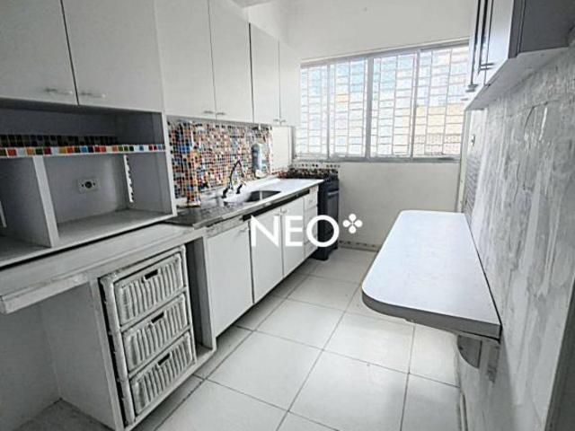 Apartamento ã venda na Pompéia em Santos com vista para o mar 02 suítes e excelente localização