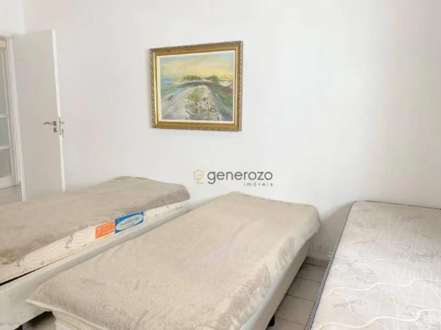 Apartamento à venda na praia das Pitangueiras, 04 dormitórios, frente à praia, 02 vagas