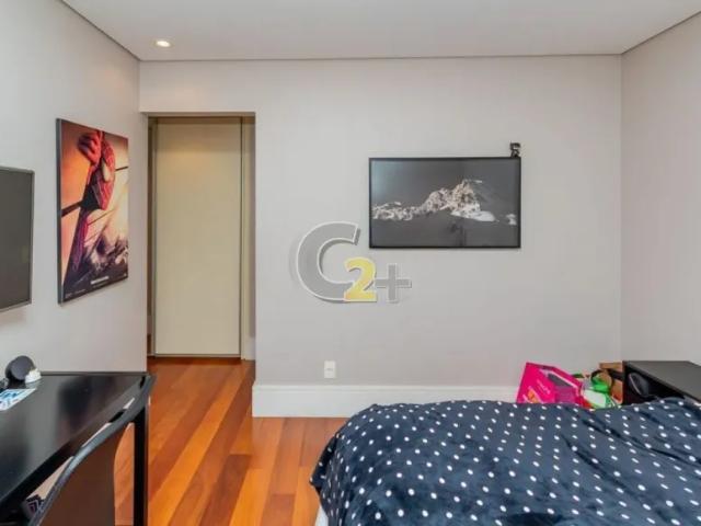 Apartamento à venda no Campo Belo com 4 quartos, sendo 3 suítes e 3 vagas
