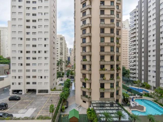 Apartamento à venda no Condomínio Edificio Renot em Vila Uberabinha em São Paulo SP