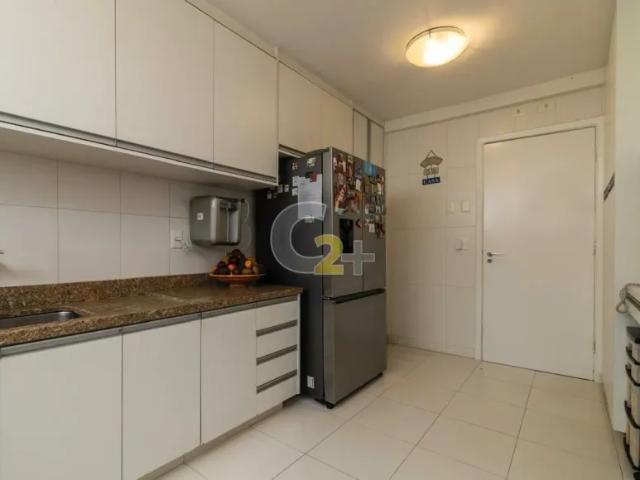 Apartamento à venda no Jardim Paulista com 3 quartos, sendo 1 suíte e 3 vagas
