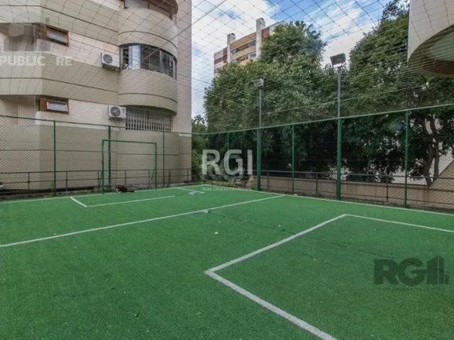 Apartamento de 2 quartos, suíte e 1 vaga de garagem no bairro Menino Deus
