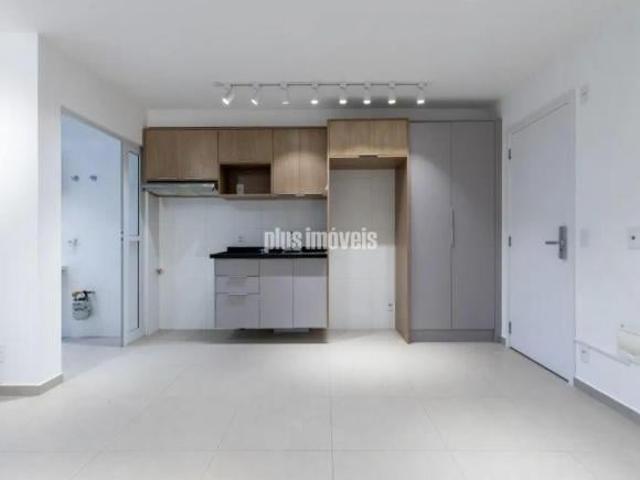 Apartamento vendido em Santo Amaro com 2 quartos, sendo 1 suíte, 66m²