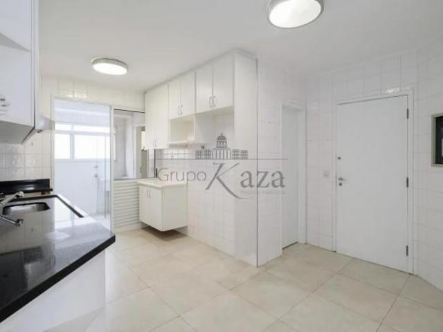 Apartamento Vila Madalena 4 Dormitórios 130m²